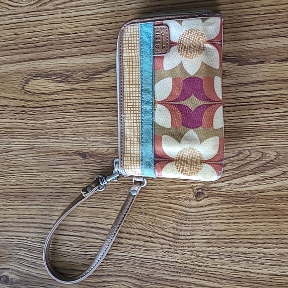 Fossil | Bags | Vintage Fossil Brand Floral Keyper Wallet With Wristlet ...